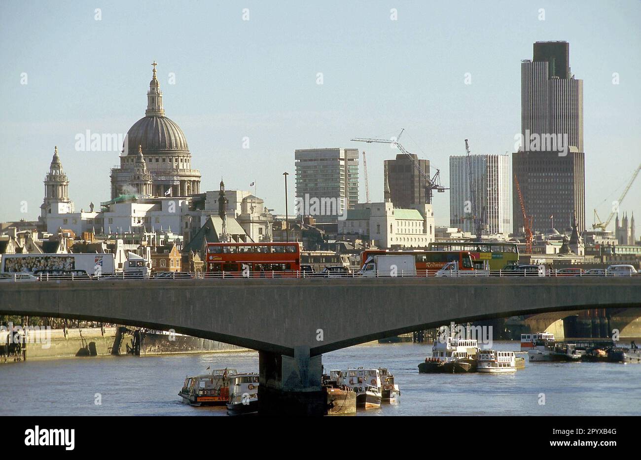 London 1996 hi-res stock photography and images - Alamy