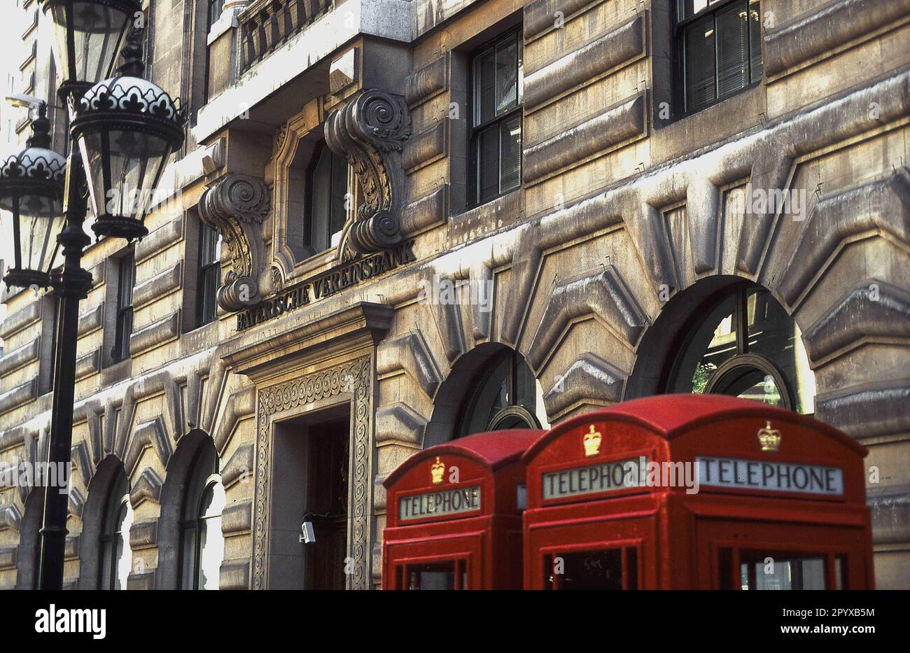 Date of photo: 14.10.1996 Branch of Bayerische Vereinsbank. In the ...