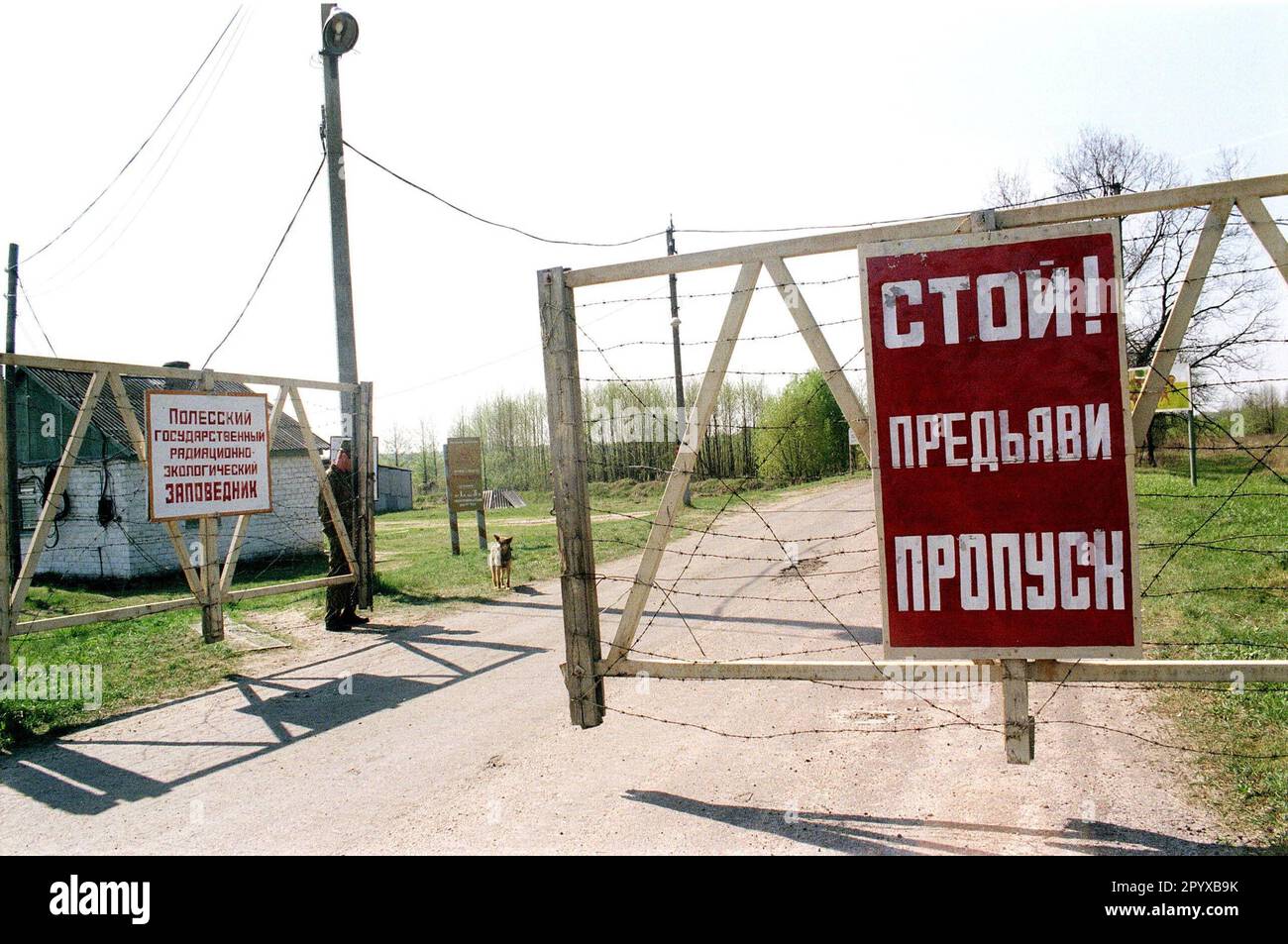 Date of recording: 05.06.1998 Roadblock on the edge of the exclusion ...