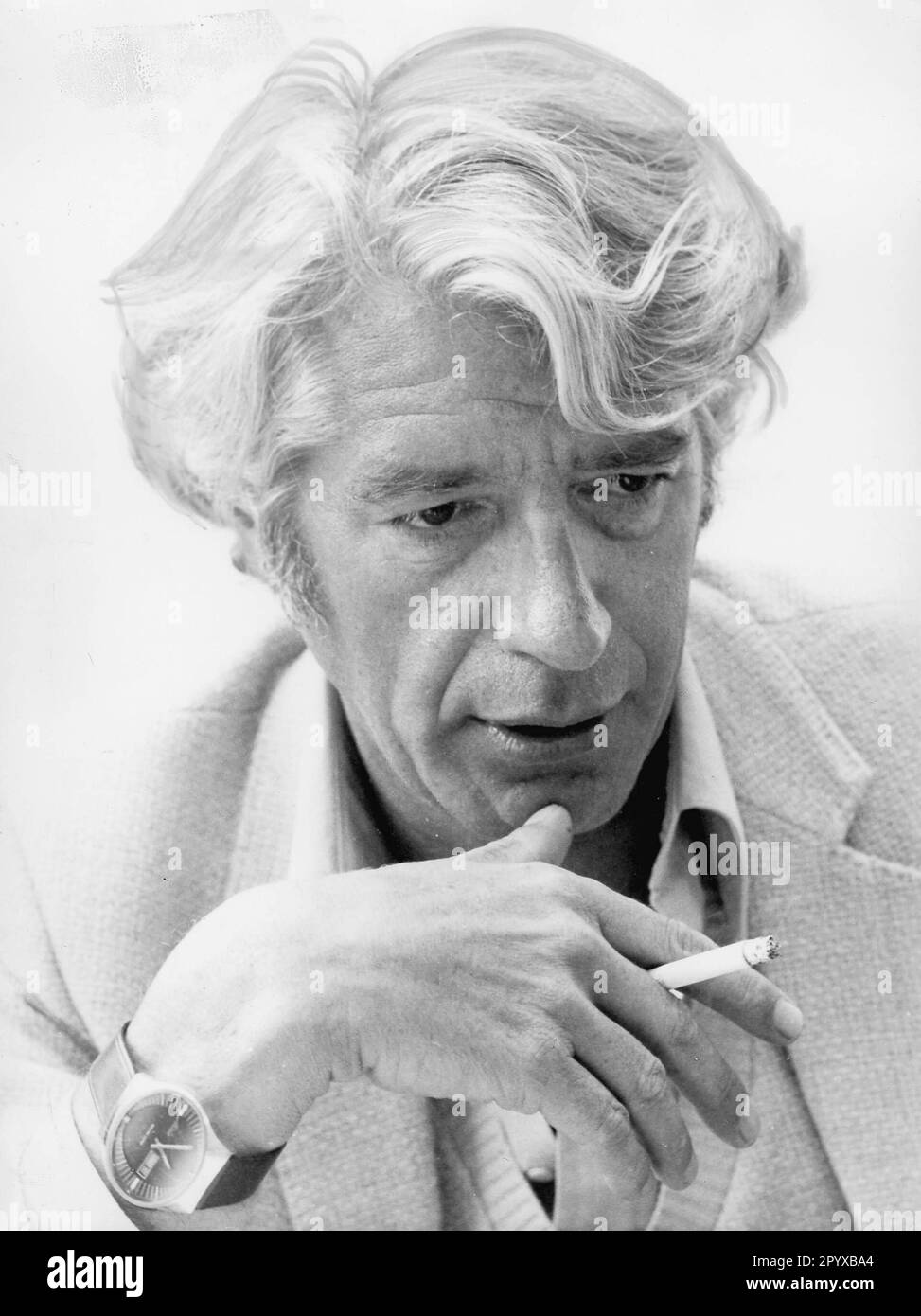 Rudi Carrell, Dutch entertainer and show master, with cigarette ...