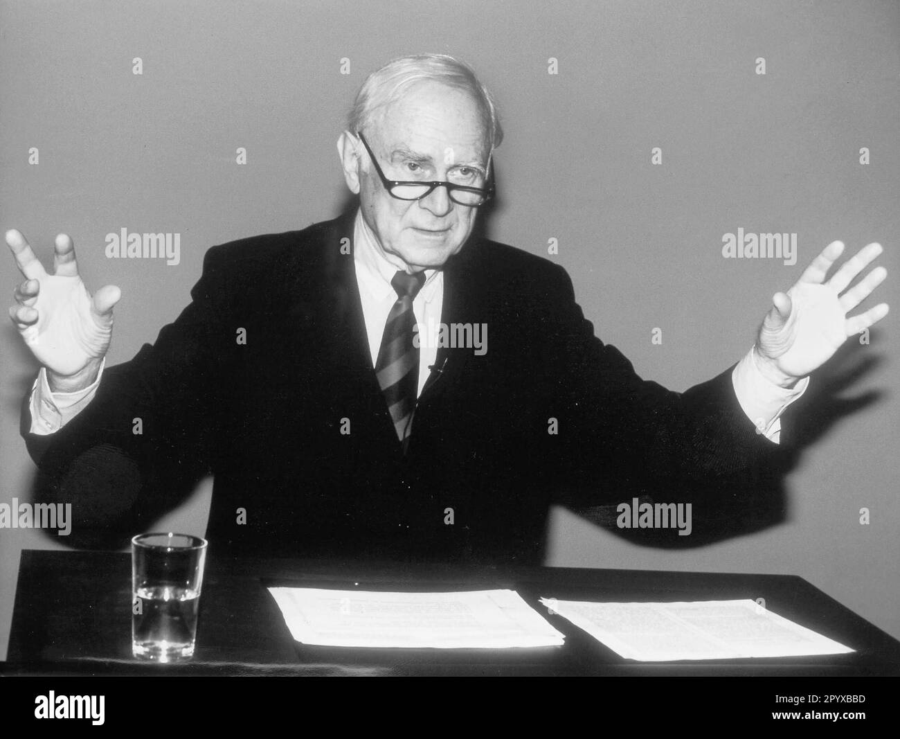"Vicco von Bülow alias ""Loriot"" at a reading. [automated translation ...
