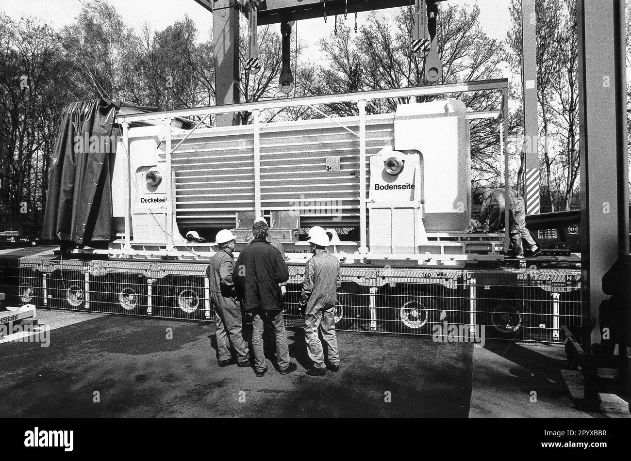 Recording date: 22.04.1995 Demonstrations and actions accompany the ...