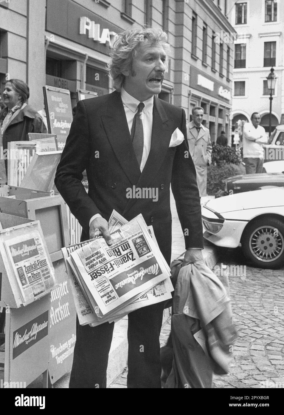 Franz Xaver Kroetz as 'Baby Schimmerlos' in the television series 'Kir ...