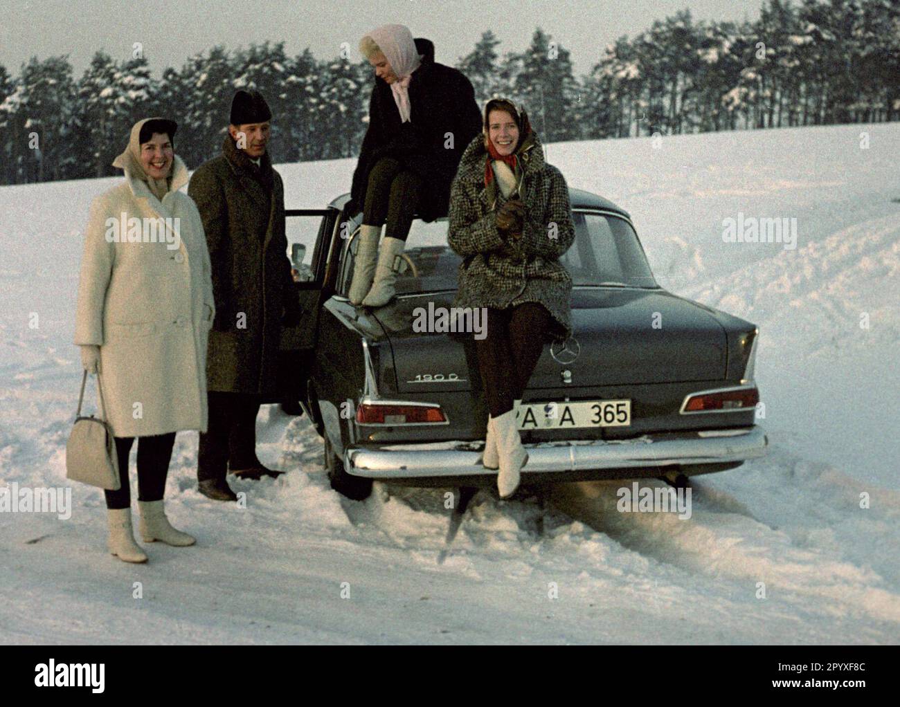 A family with dog poses in the snow in front of a Mercedes 190 D, New ...