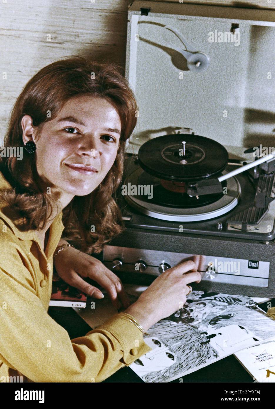 Beatles 1966 revolver hi-res stock photography and images - Alamy