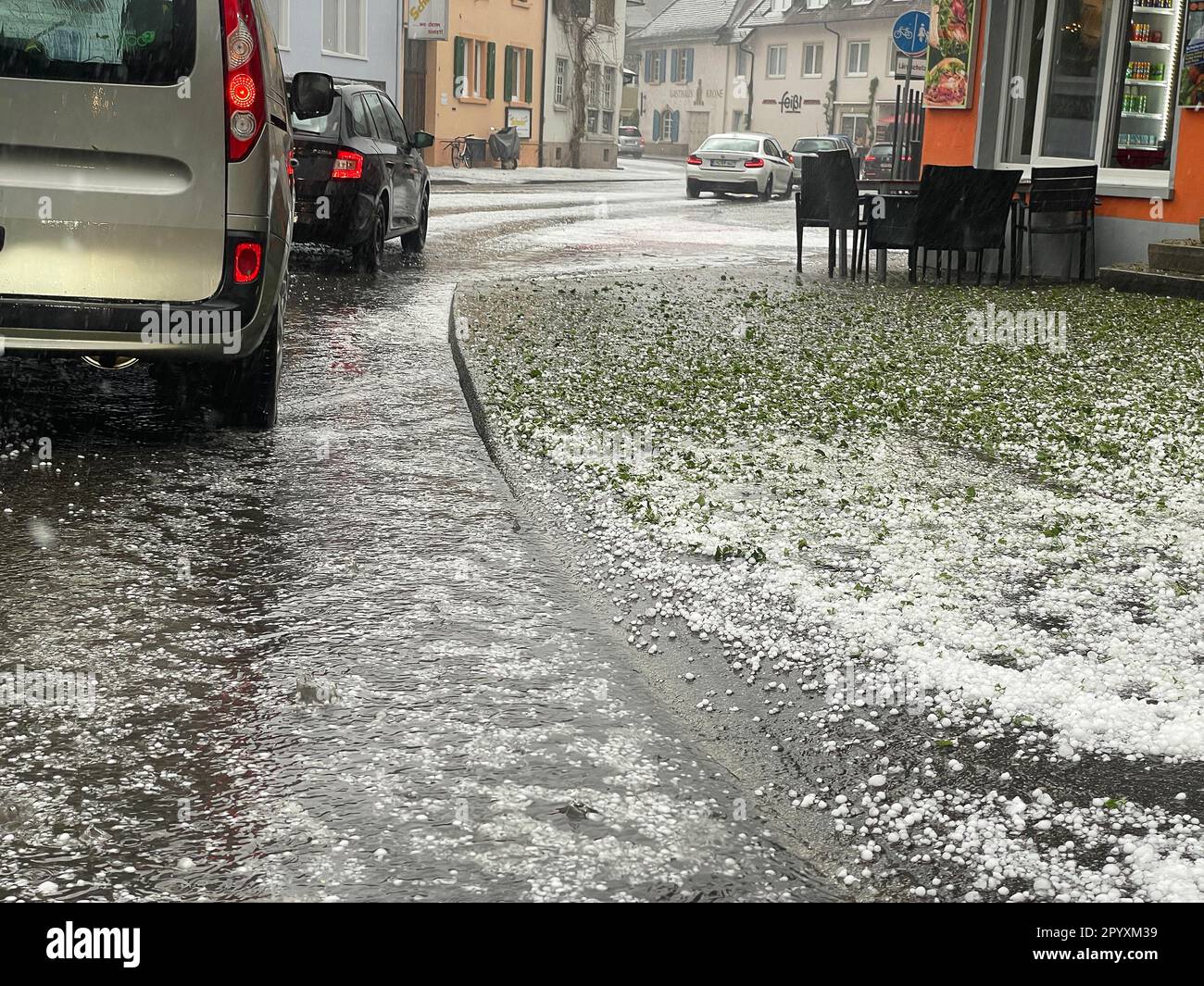 Teningen, Germany. 05th May, 2023. Hailstones lie on the roadside after ...