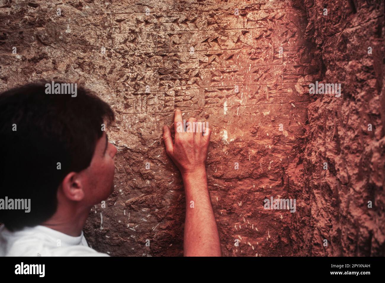 Ancient iraq ruins hi-res stock photography and images - Alamy