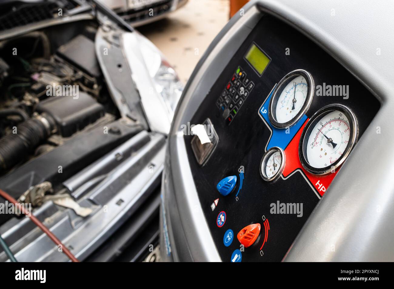 Refueling maintenance shop hi-res stock photography and images - Alamy