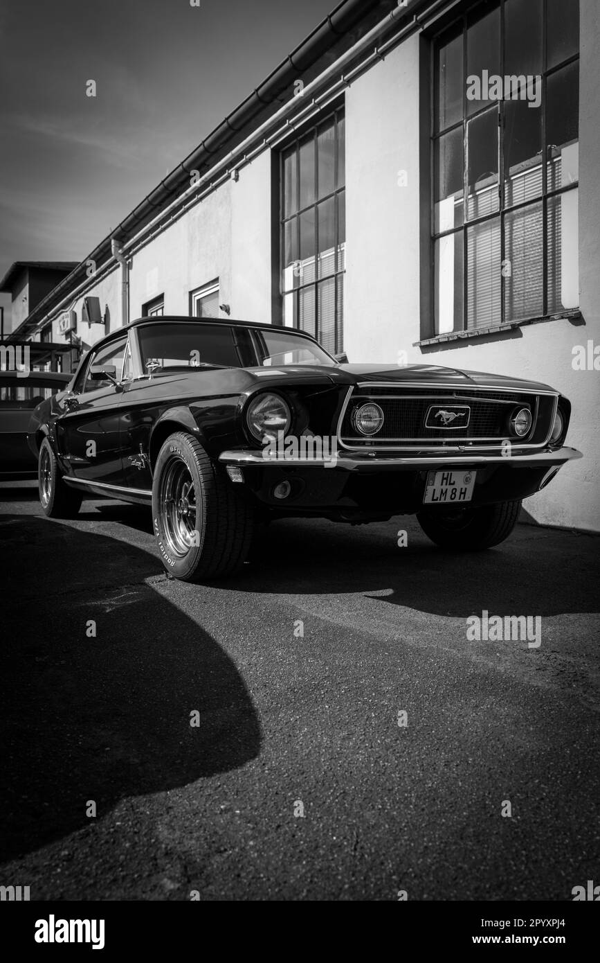 Car ford mustang gt model Black and White Stock Photos & Images - Alamy
