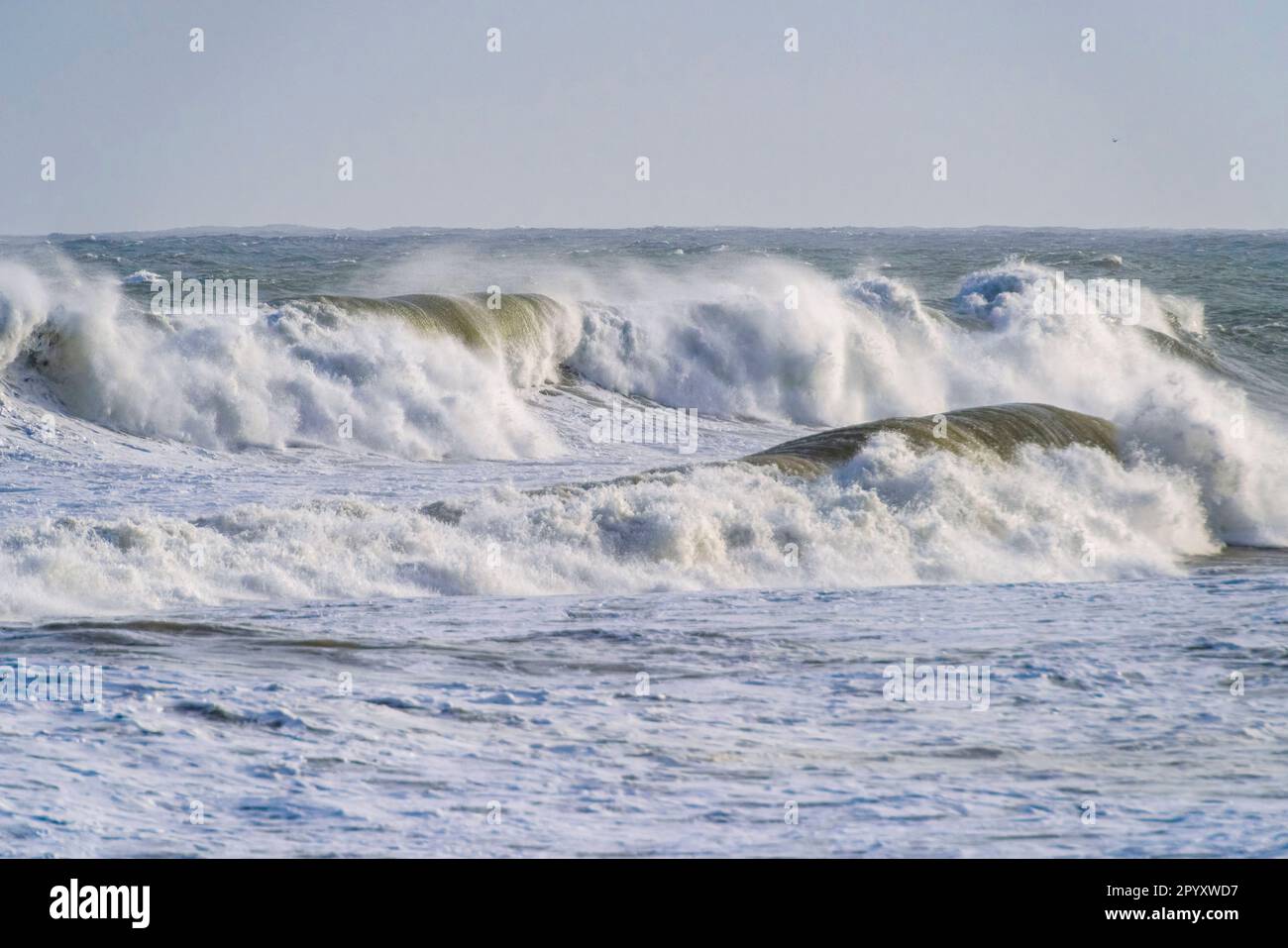 Espuma de olas de playa hi-res stock photography and images - Alamy