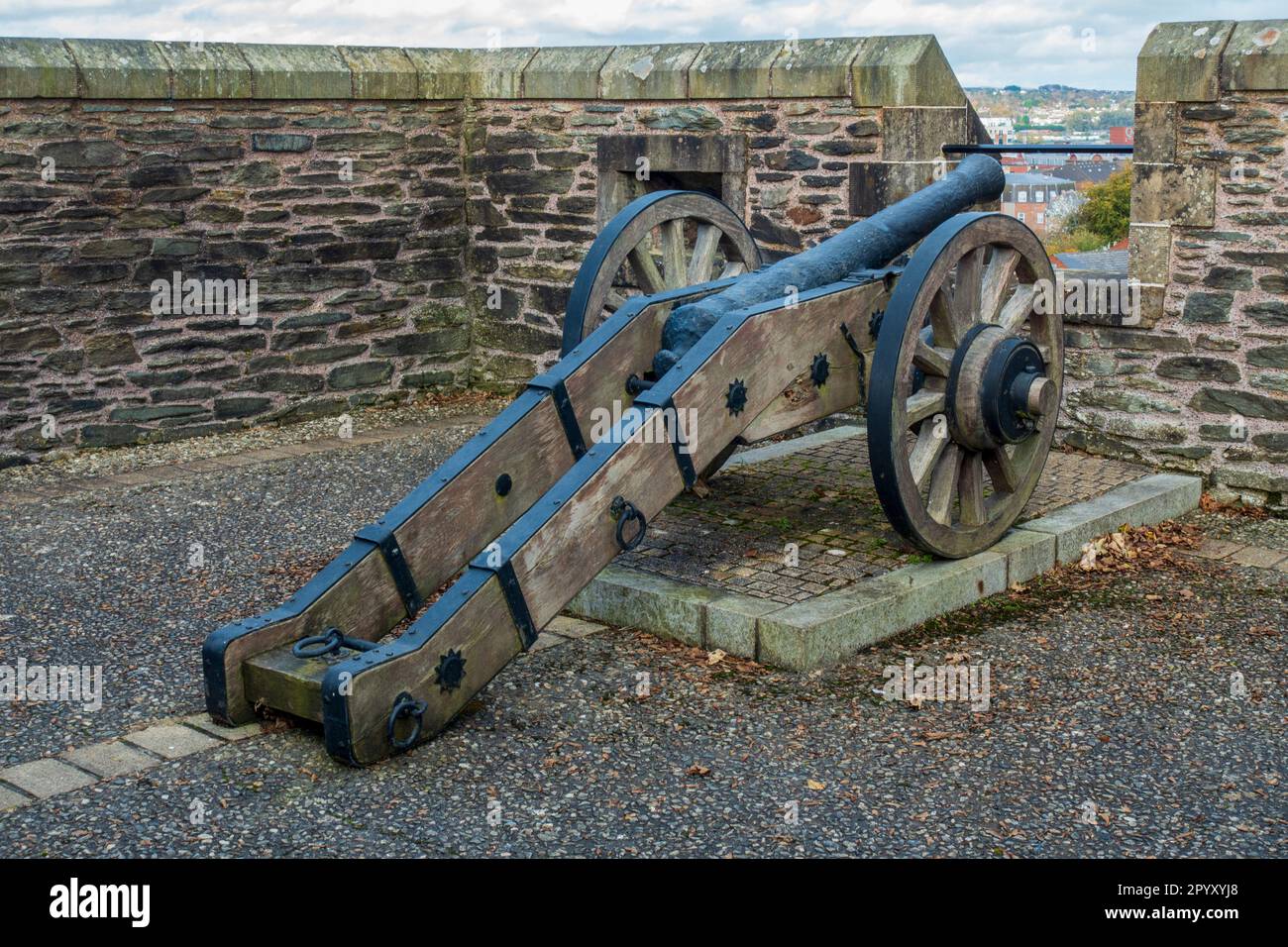 Medieval siege cannon on the old city walls in Derry / Londonderry ...