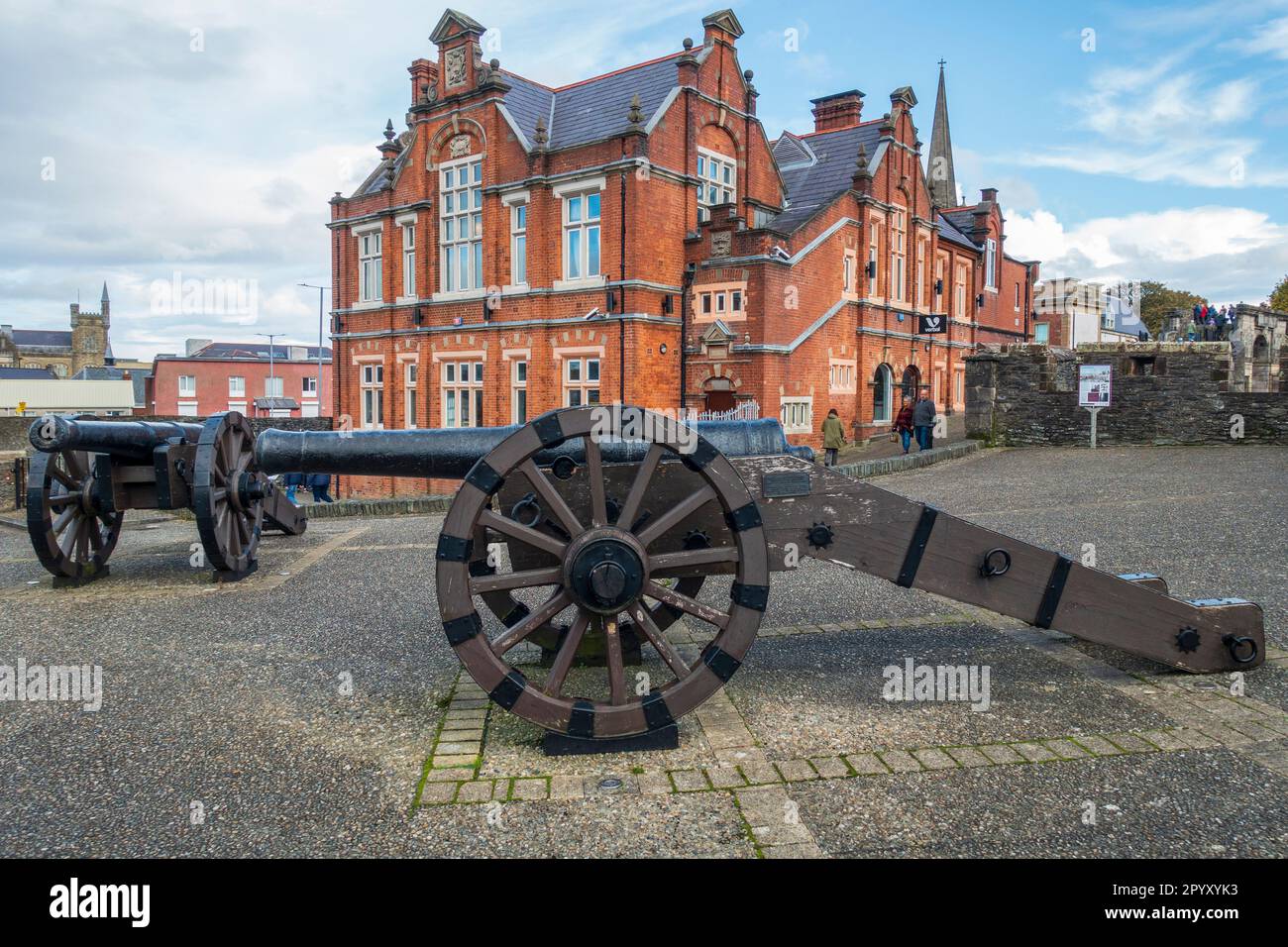 First derry school building hi-res stock photography and images - Alamy