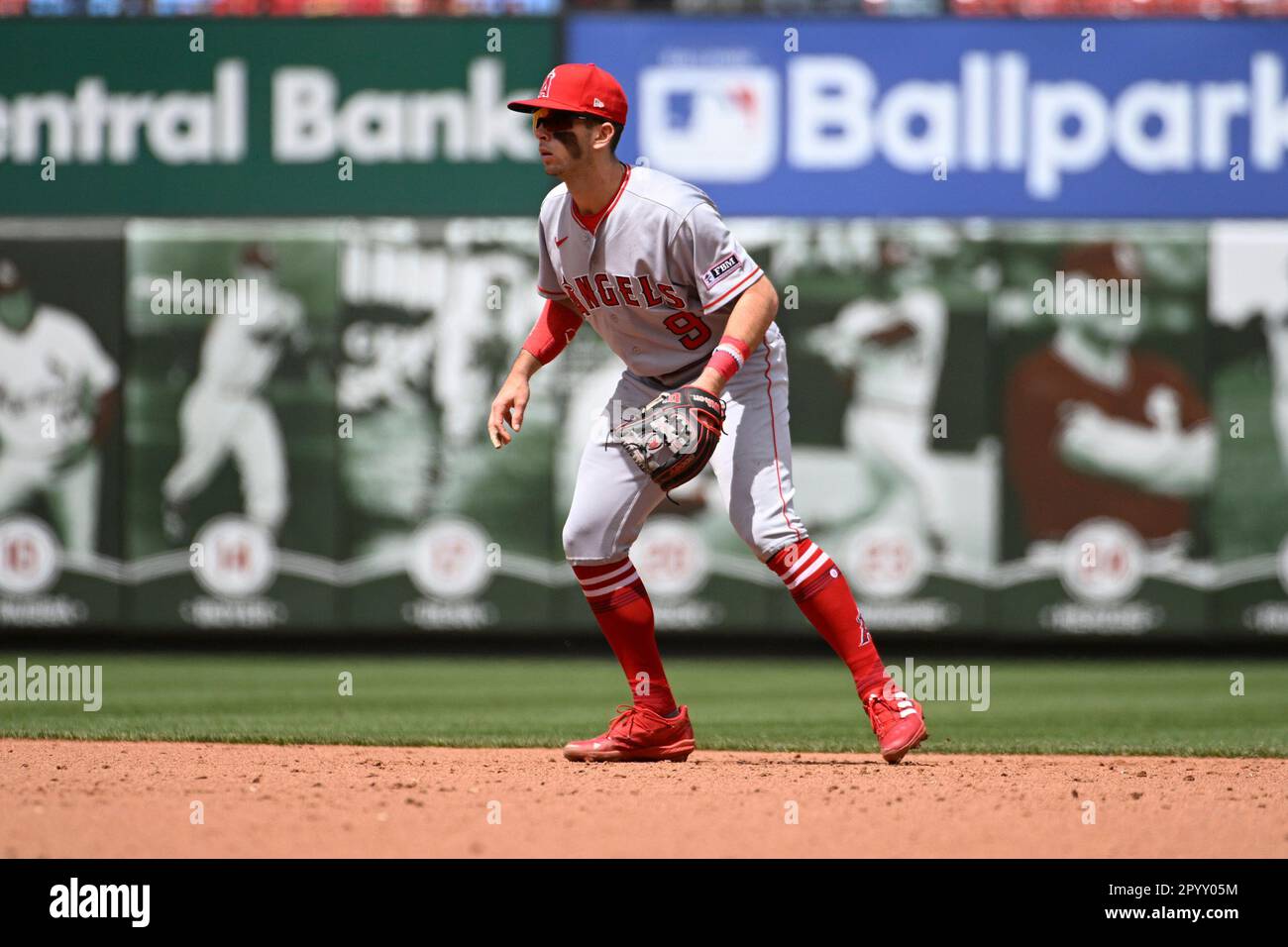 Los Angeles Angels shortstop Zach Neto (9) takes up his position in the ...