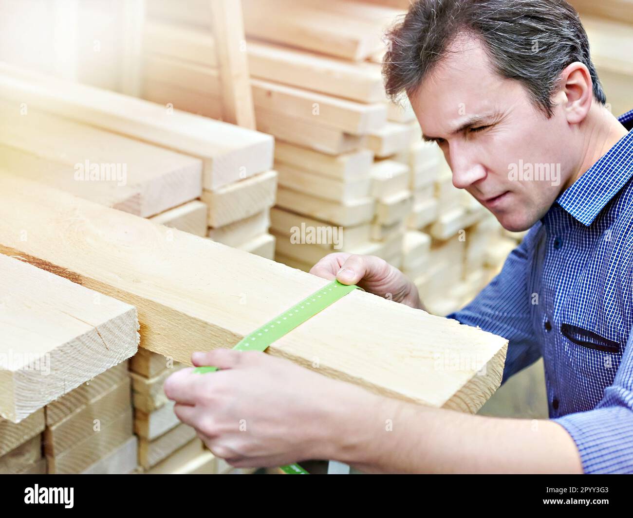Construction working diy hi-res stock photography and images - Alamy