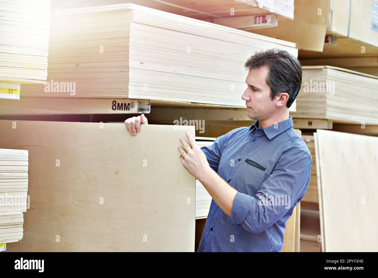 Construction working diy hi-res stock photography and images - Alamy