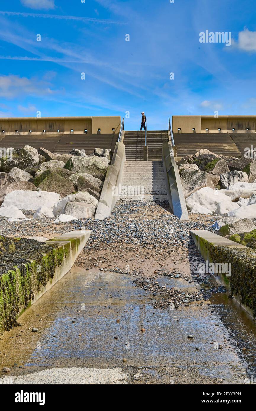 Man walking along the seawall hi-res stock photography and images - Alamy