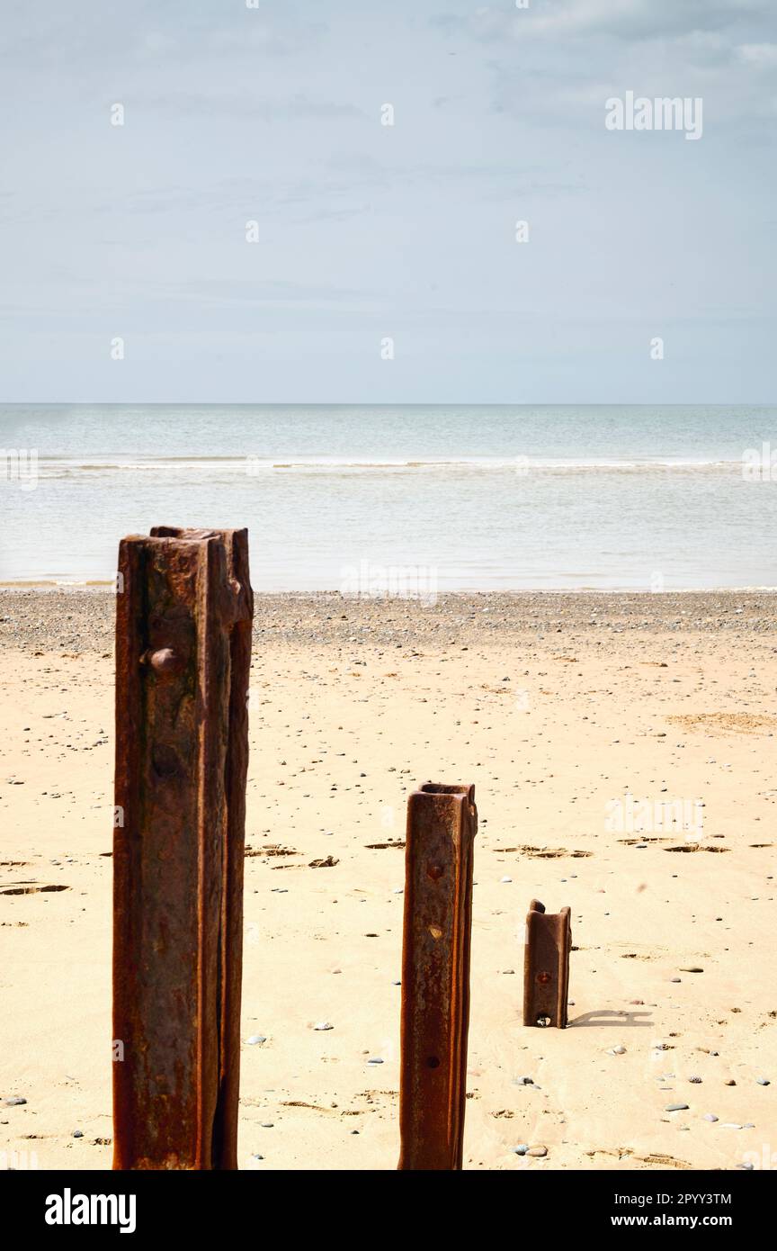 Old groynes hi-res stock photography and images - Alamy