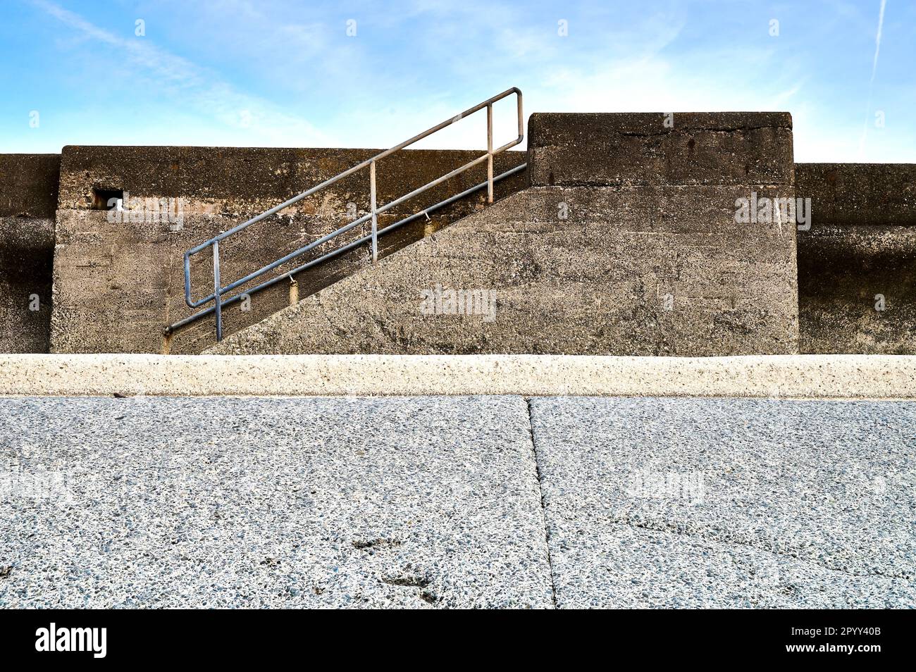 Concrete slope hi-res stock photography and images - Alamy