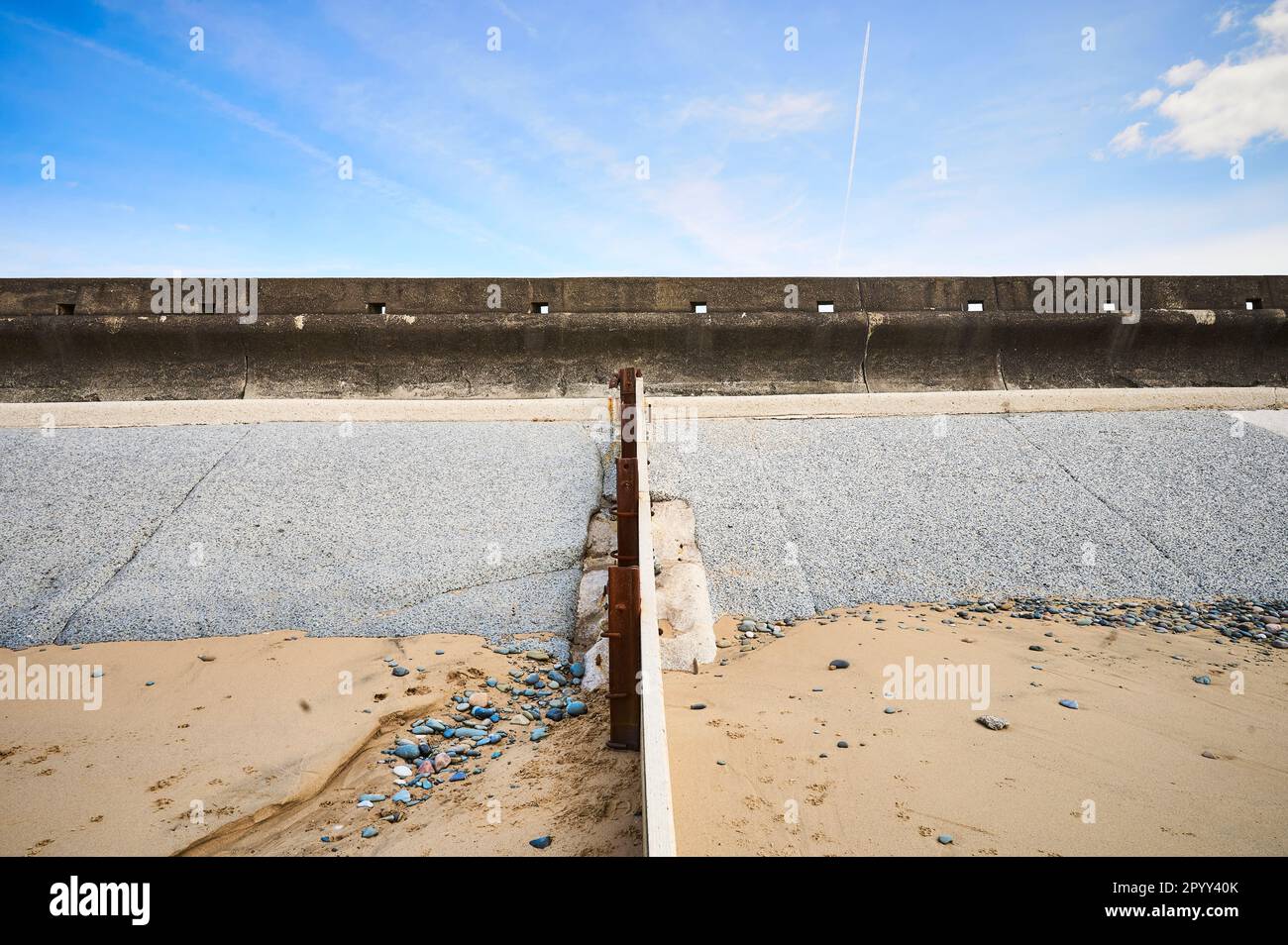 Groyne concrete sand hi-res stock photography and images - Alamy