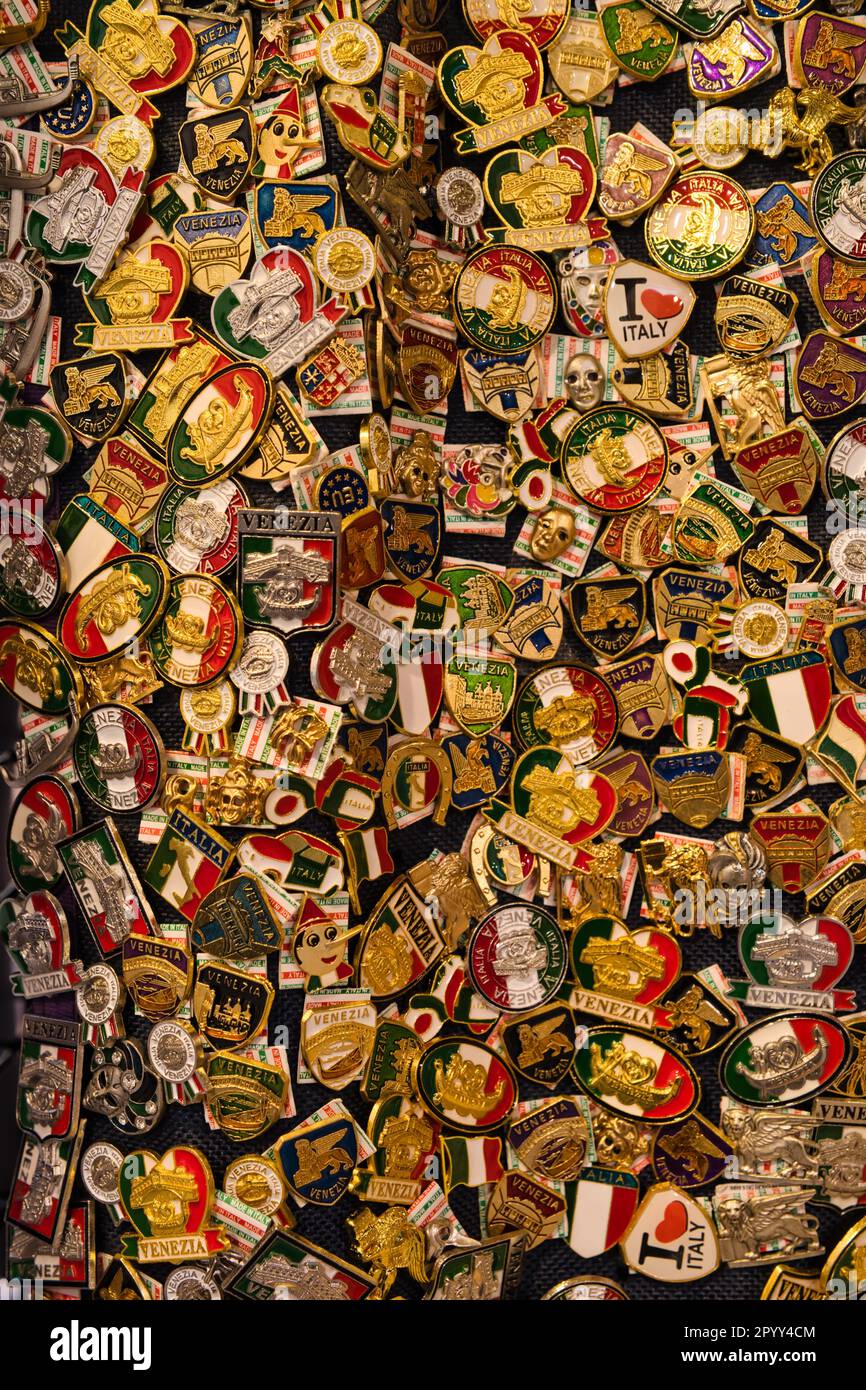 Collection of pins and fridge magnet in a tourist shop in Venice Stock ...