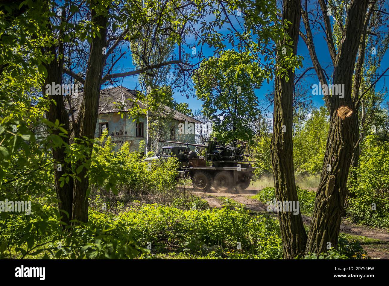 Self-propelled howitzer, a wheeled artillery systems. These have high ...