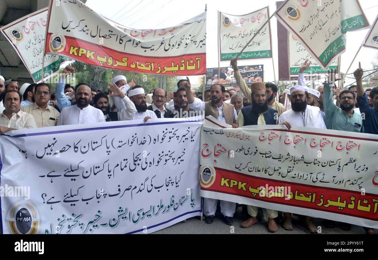 Members of Pakistan Flour Mills Association (PFMA) are holding protest ...