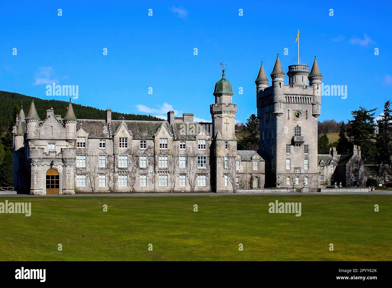 Victorian baronial manor house hi-res stock photography and images - Alamy
