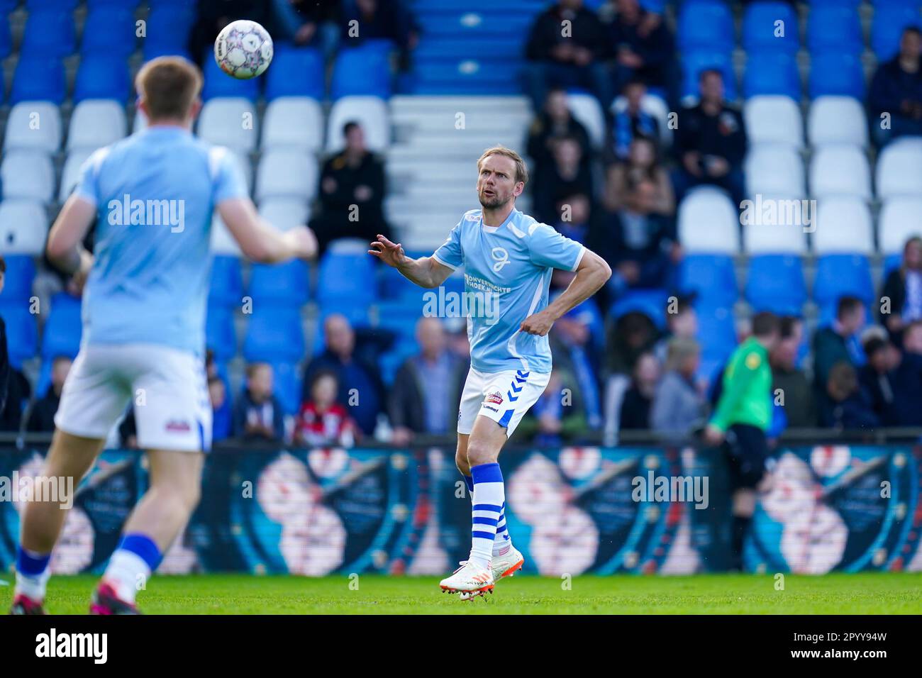 Doetinchem, Netherlands. 05th May, 2023. DOETINCHEM, NETHERLANDS - MAY 5: Siem de Jong (c) of De ...