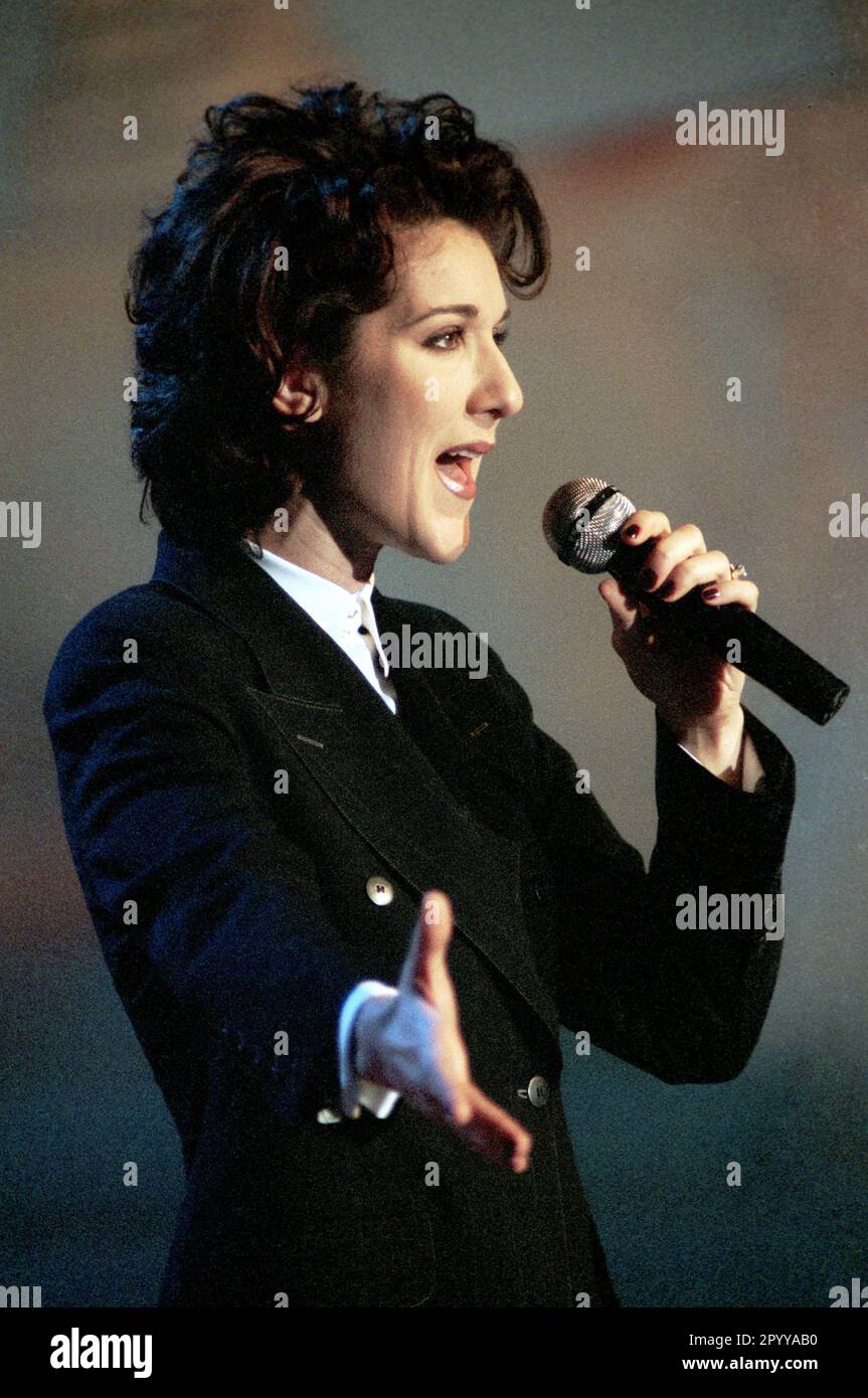 Italy Milan 1993-10-29 : Celine Dion at the Festival Italiano Stock Photo - Alamy