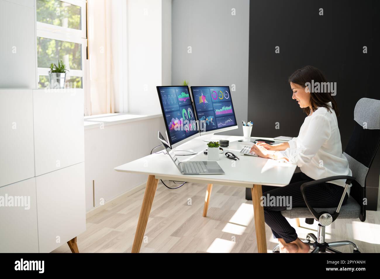 Analyst Women Looking At KPI Data On Computer Screen Stock Photo - Alamy