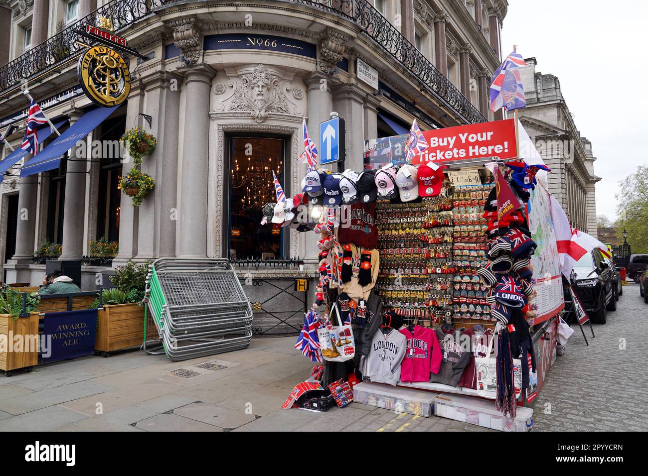 Getting crowned hi-res stock photography and images - Alamy