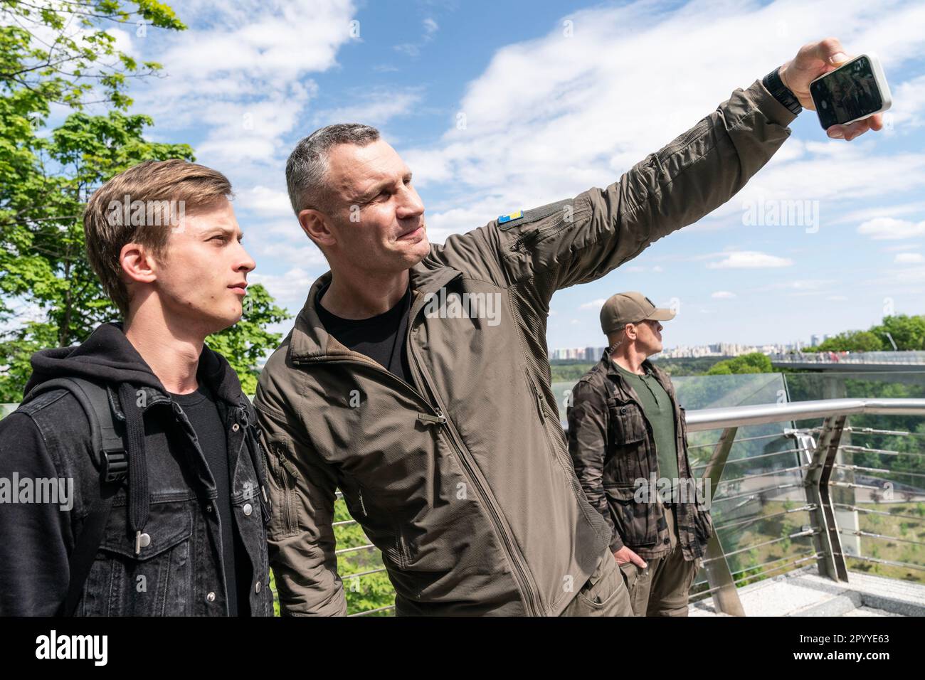 Kyiv mayor Vitali Klitschko takes selfie with members of public on ...