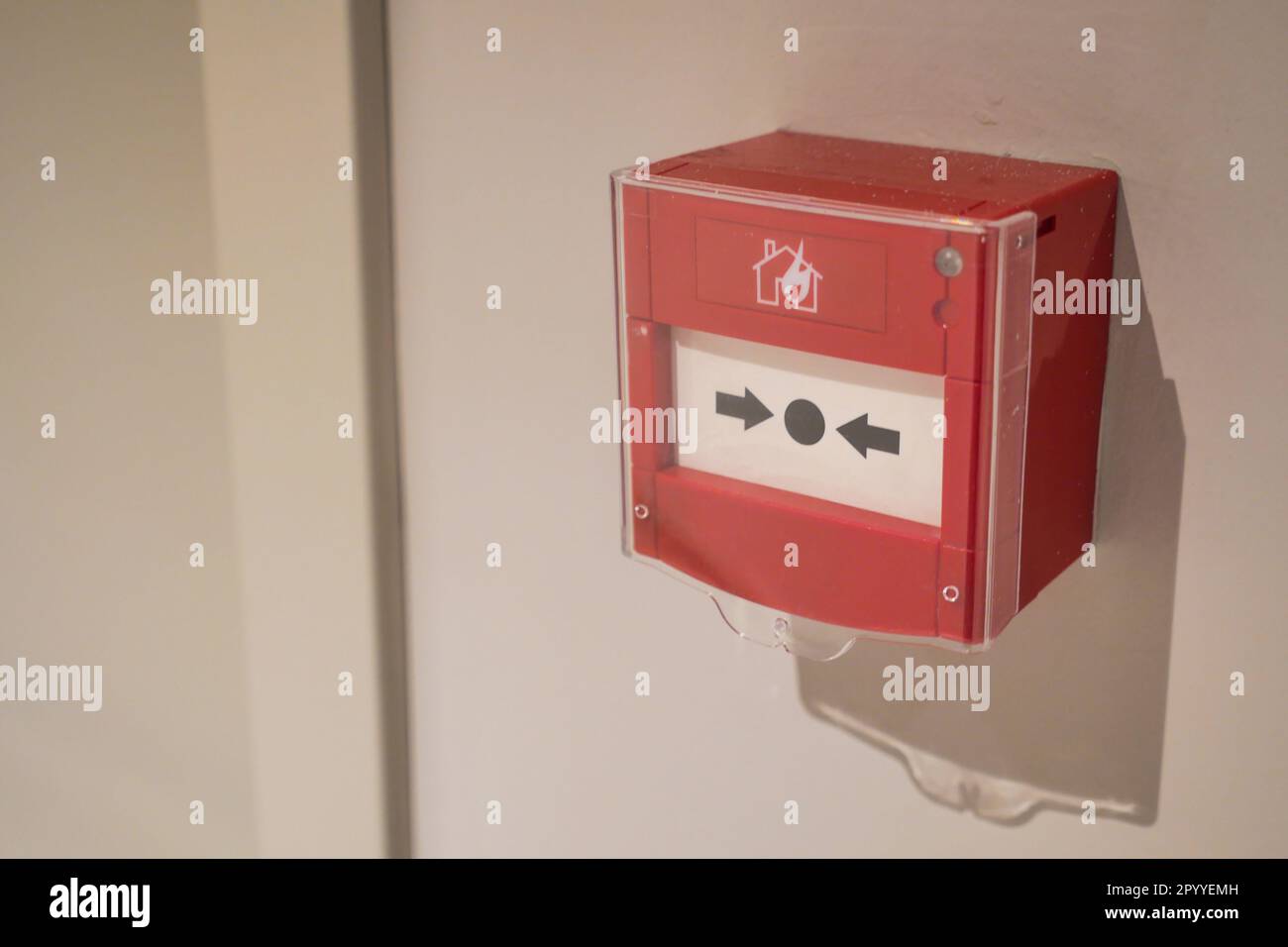 Red fire alarm button on wall Stock Photo - Alamy