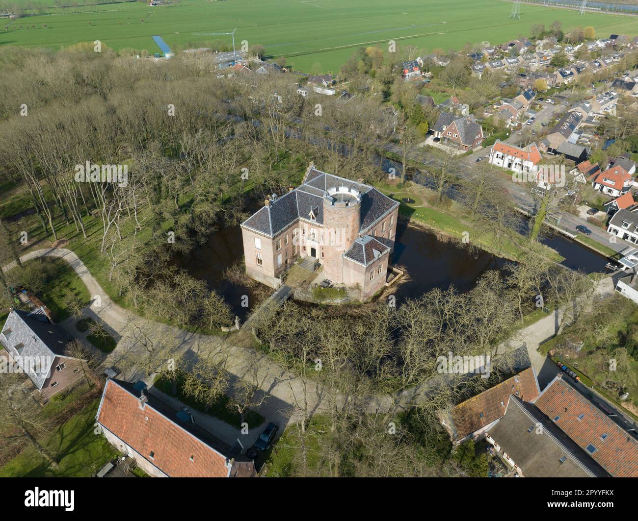 Kasteel Loenersloot is a castle and former knight's court town in ...