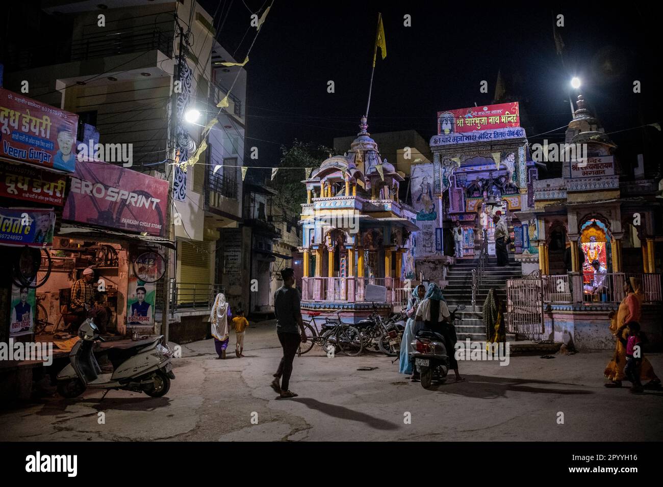 Charbhuja temple hi-res stock photography and images - Alamy