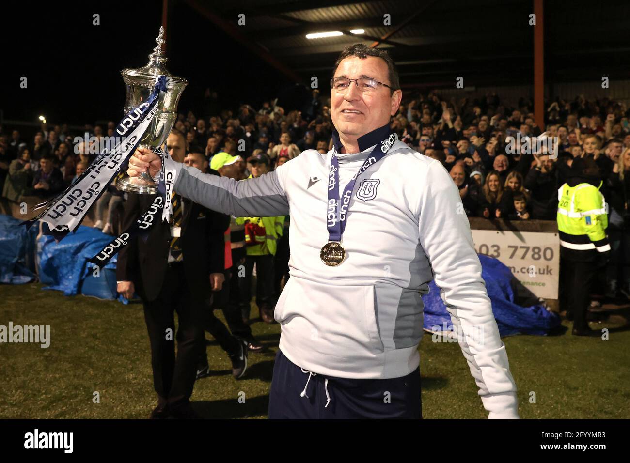 Dundee manaer Gary Bowyer celebrates with the trophy after winning the ...