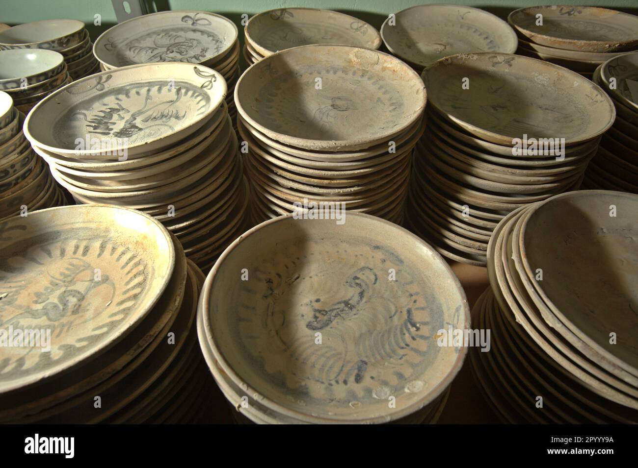 Ancient Chinese ceramic plates that were recovered from 9th-10th ...