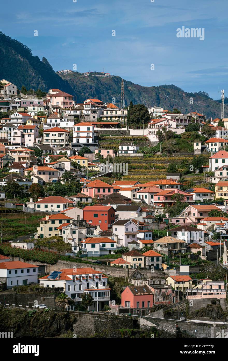 A stunning vertical landscape shot of the beautiful and picturesque ...