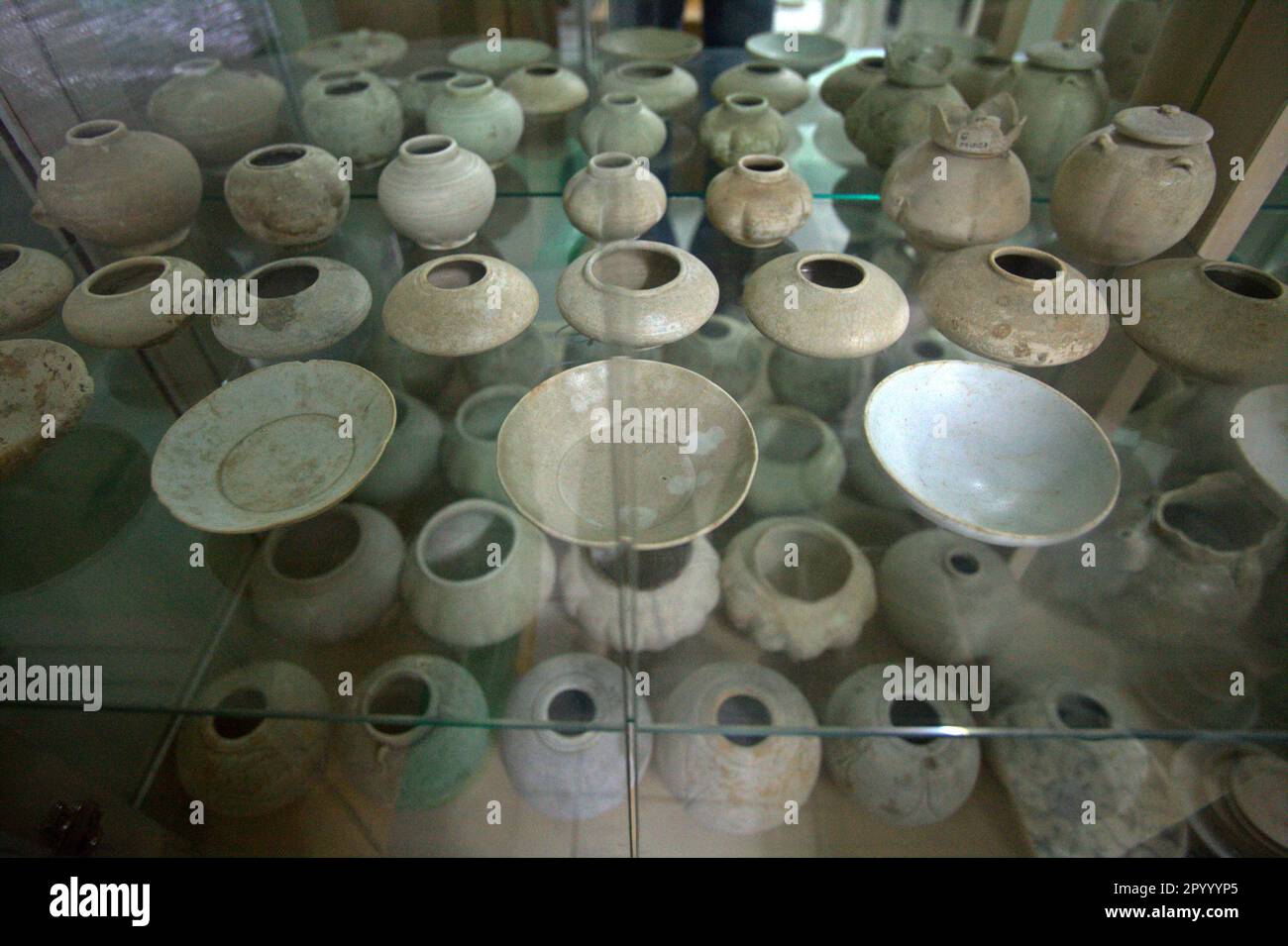 Chinese ceramics known as "Yue ware" unwatered from 9th-10th century ...