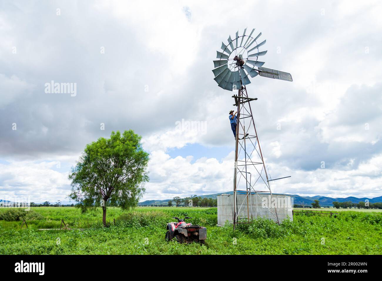 Australian old windmill hi-res stock photography and images - Alamy