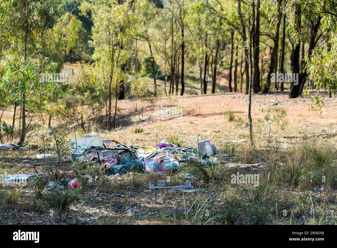 Rubbish left on roadside hi-res stock photography and images - Alamy