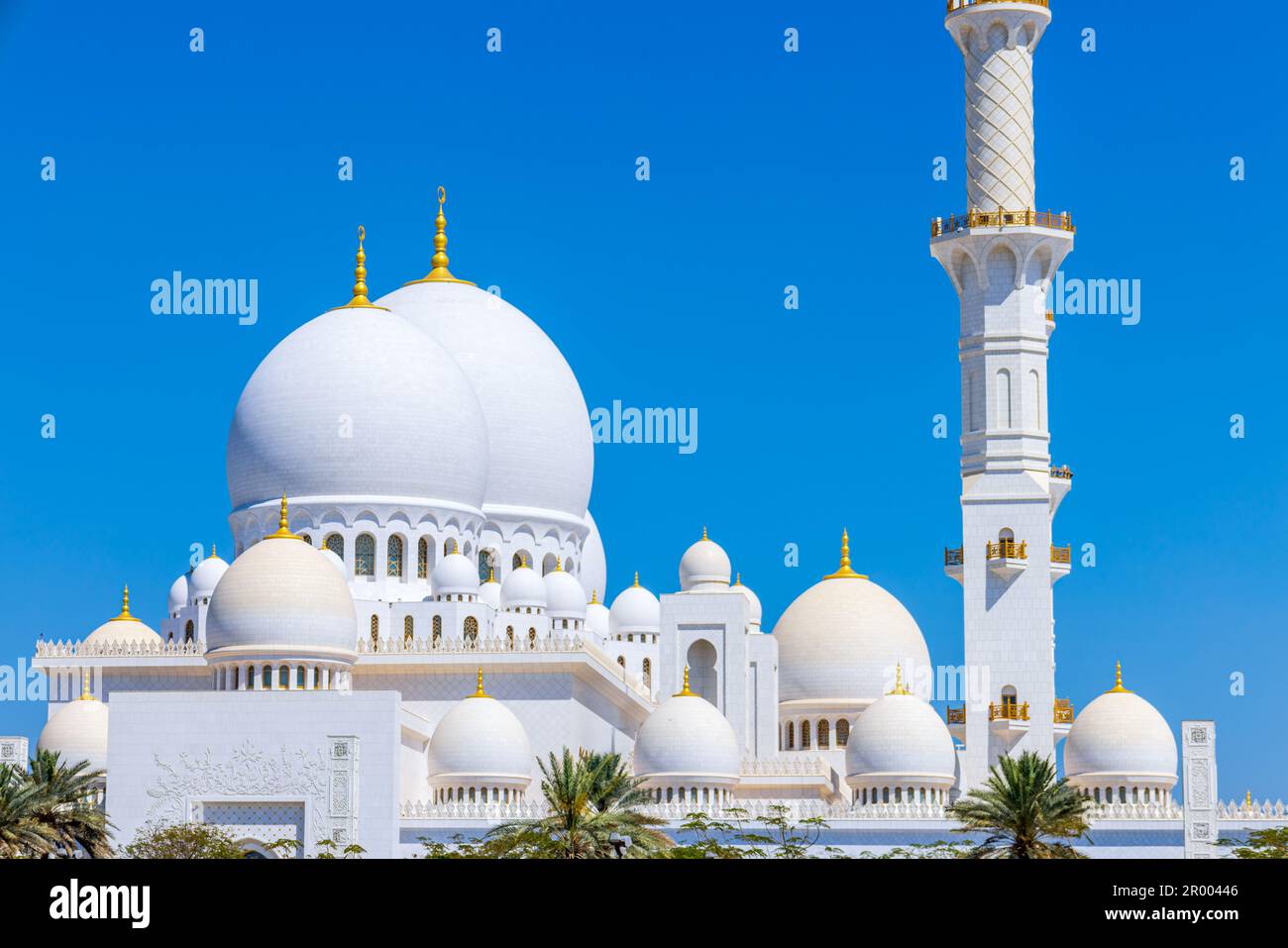 Abu Dhabi Grand Mosque, Iconic Landmark and Architectural Marvel of UAE ...