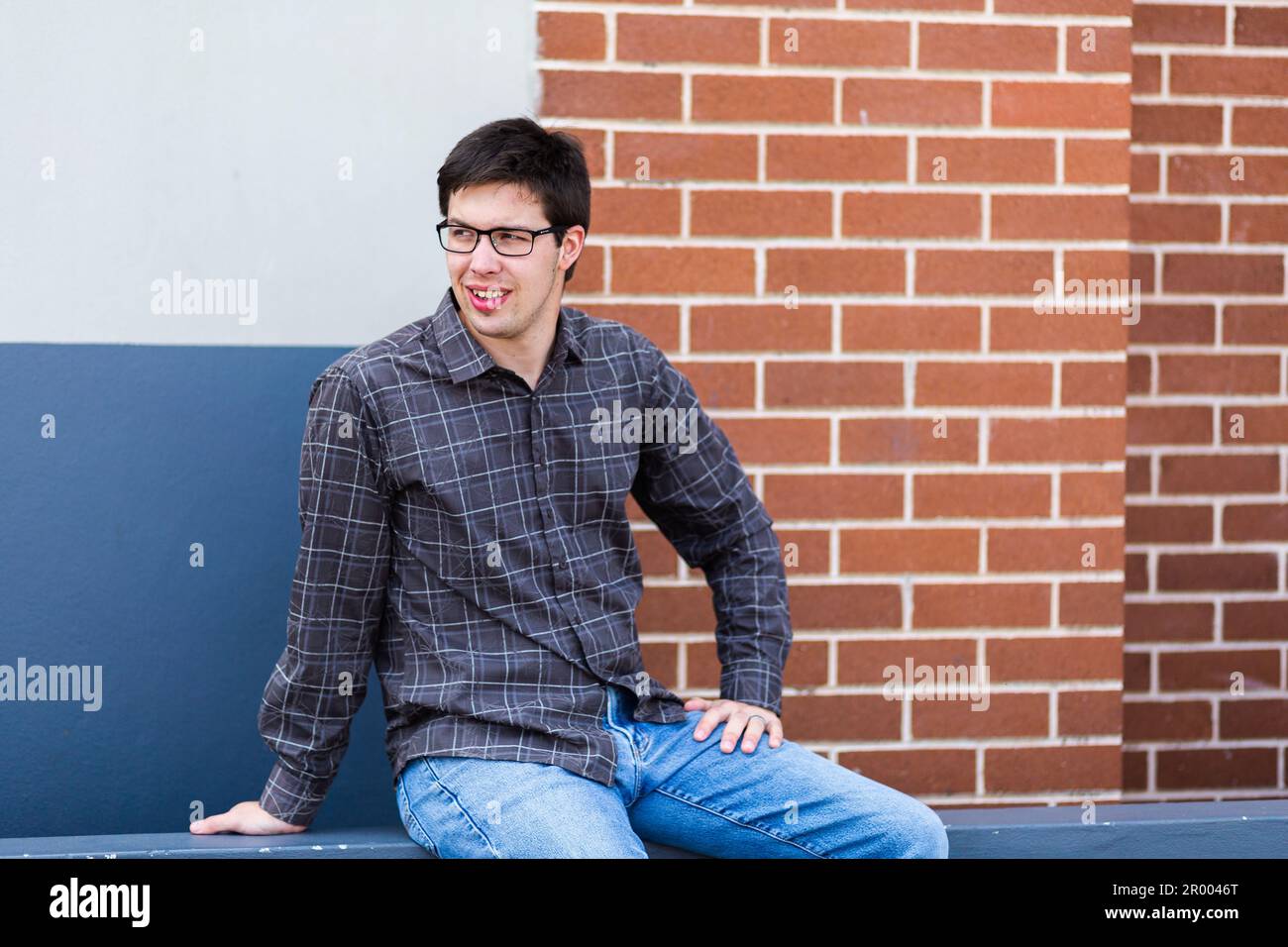 Man sitting wall hi-res stock photography and images - Alamy