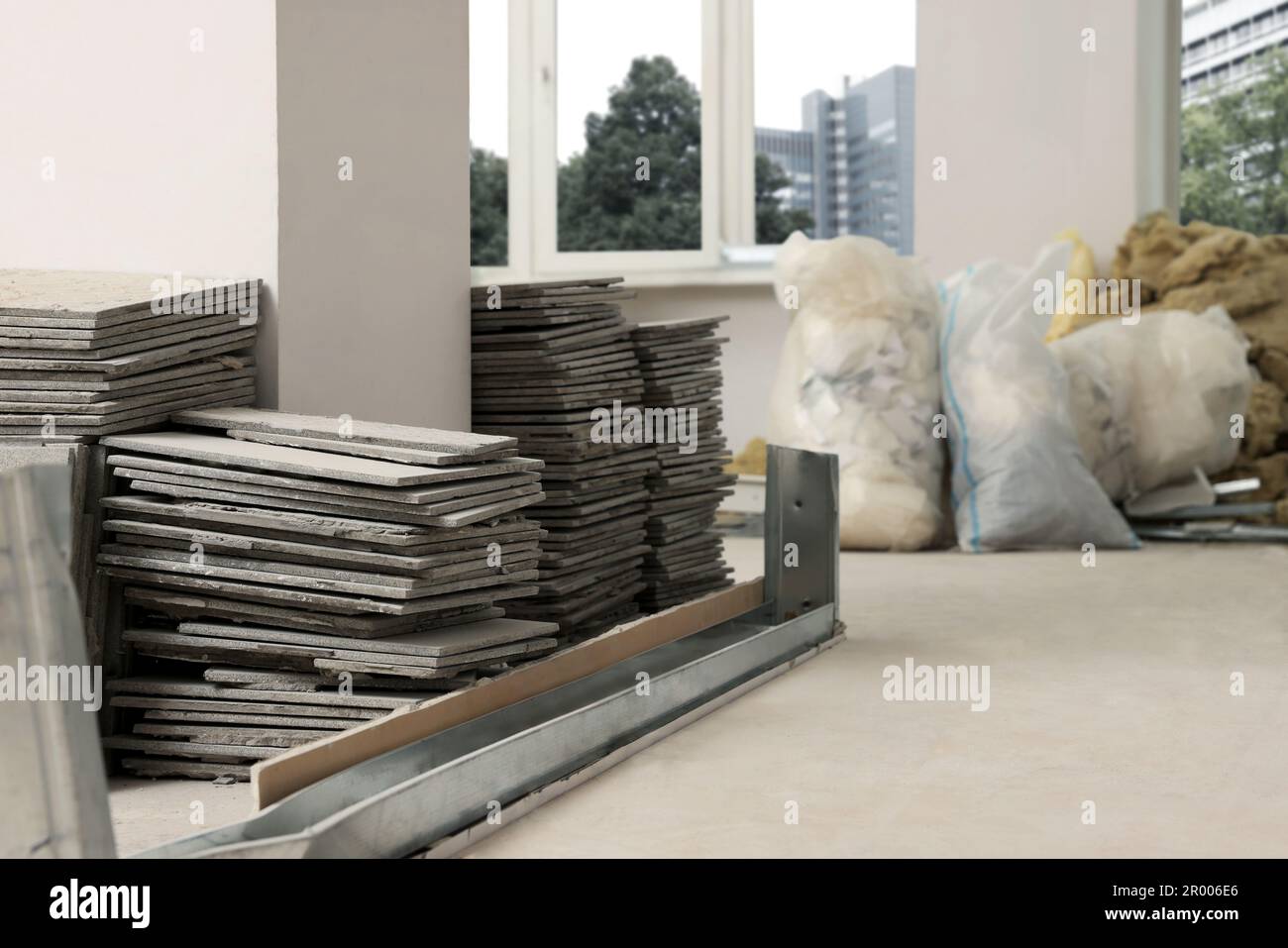 Building materials in room prepared for renovation Stock Photo - Alamy