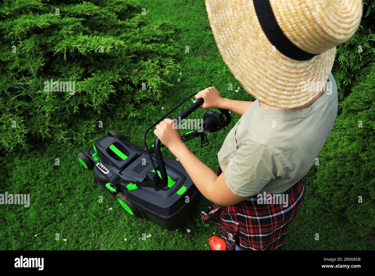 Grass cutter woman hi-res stock photography and images - Alamy
