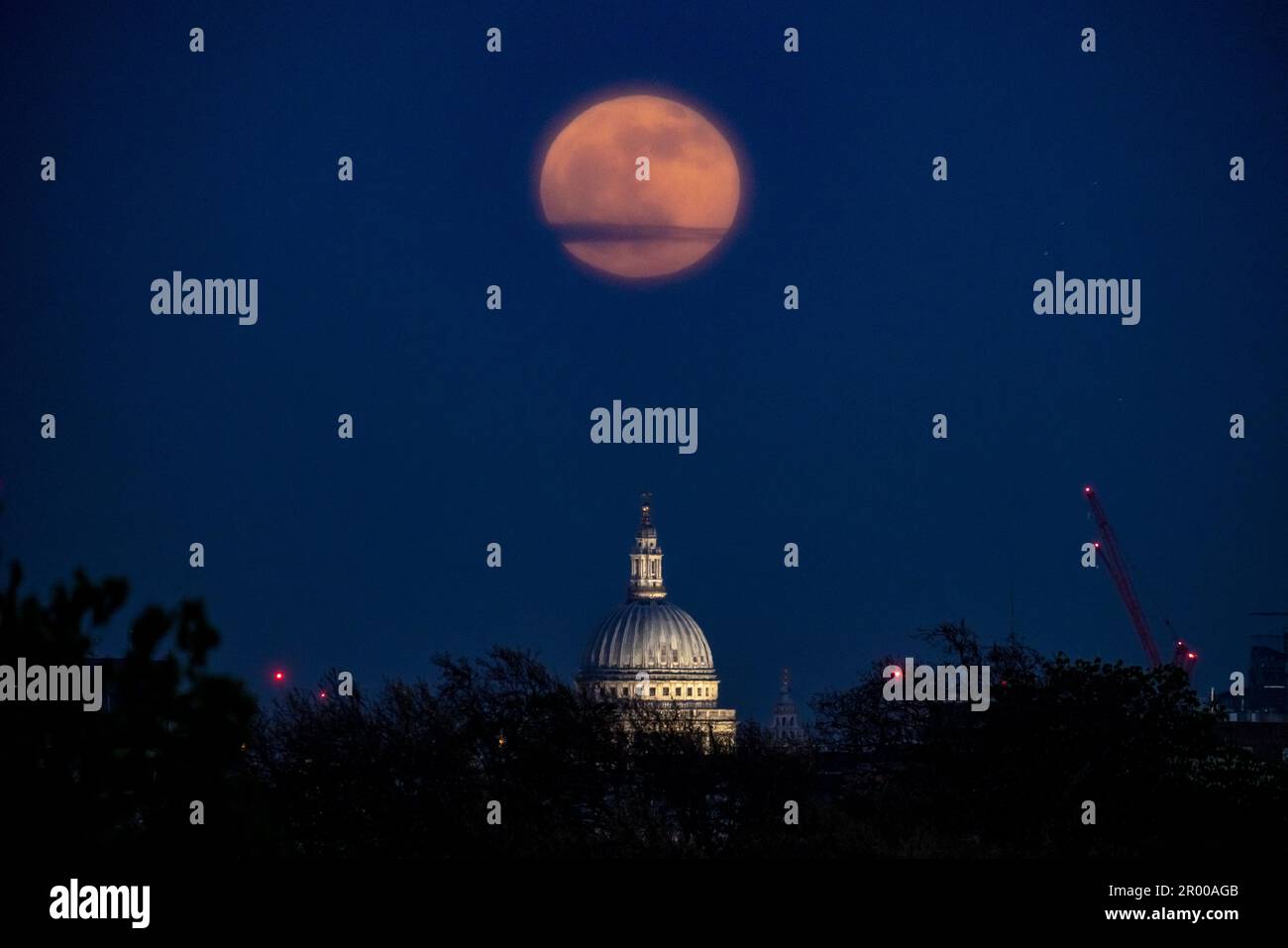 London, UK. 5th May 2023. UK Weather: Flower Moon rises over St Paul’s ...
