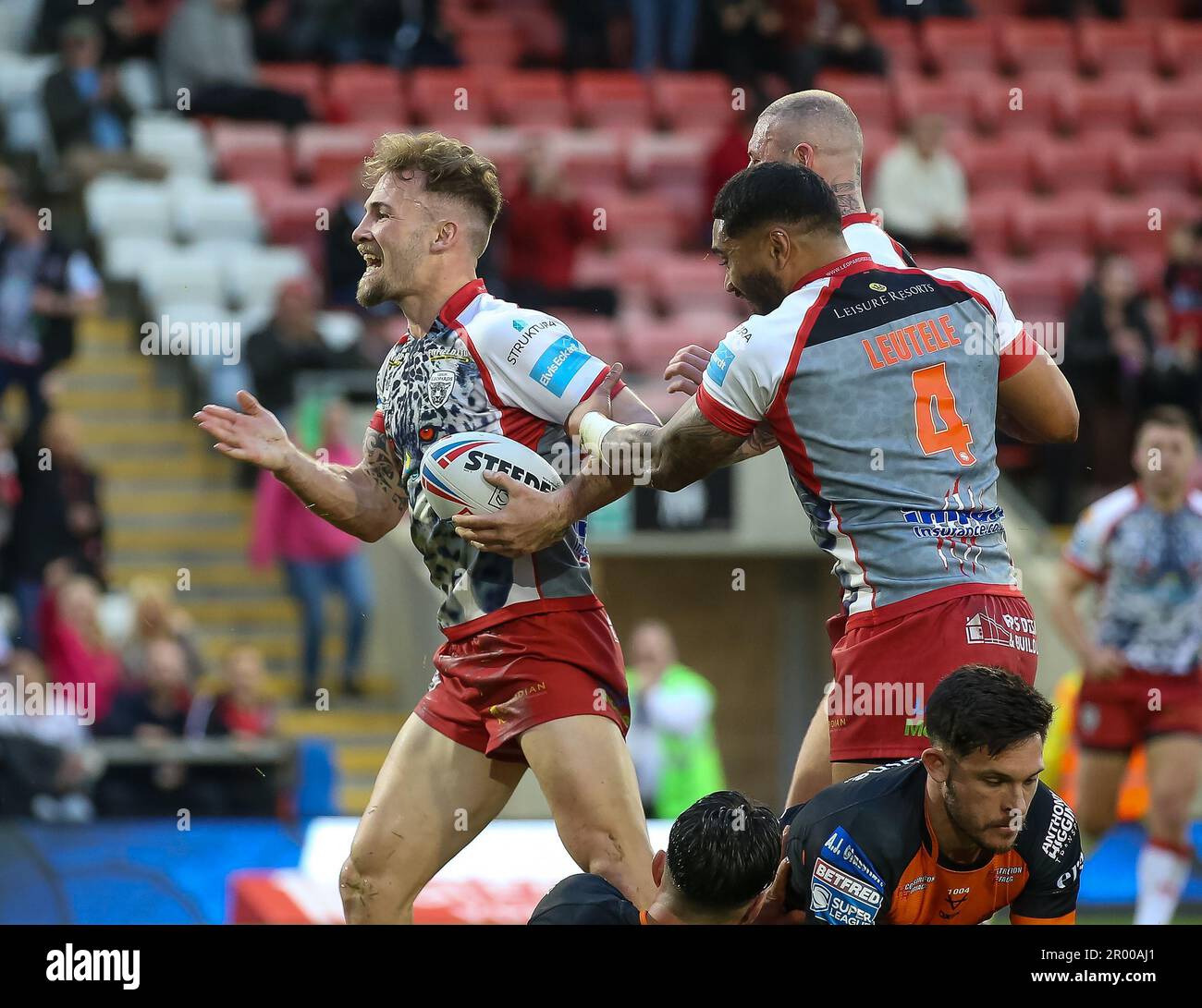Leigh, UK. 05th May, 2023. Ben Reynolds celebrates his try for Leigh ...