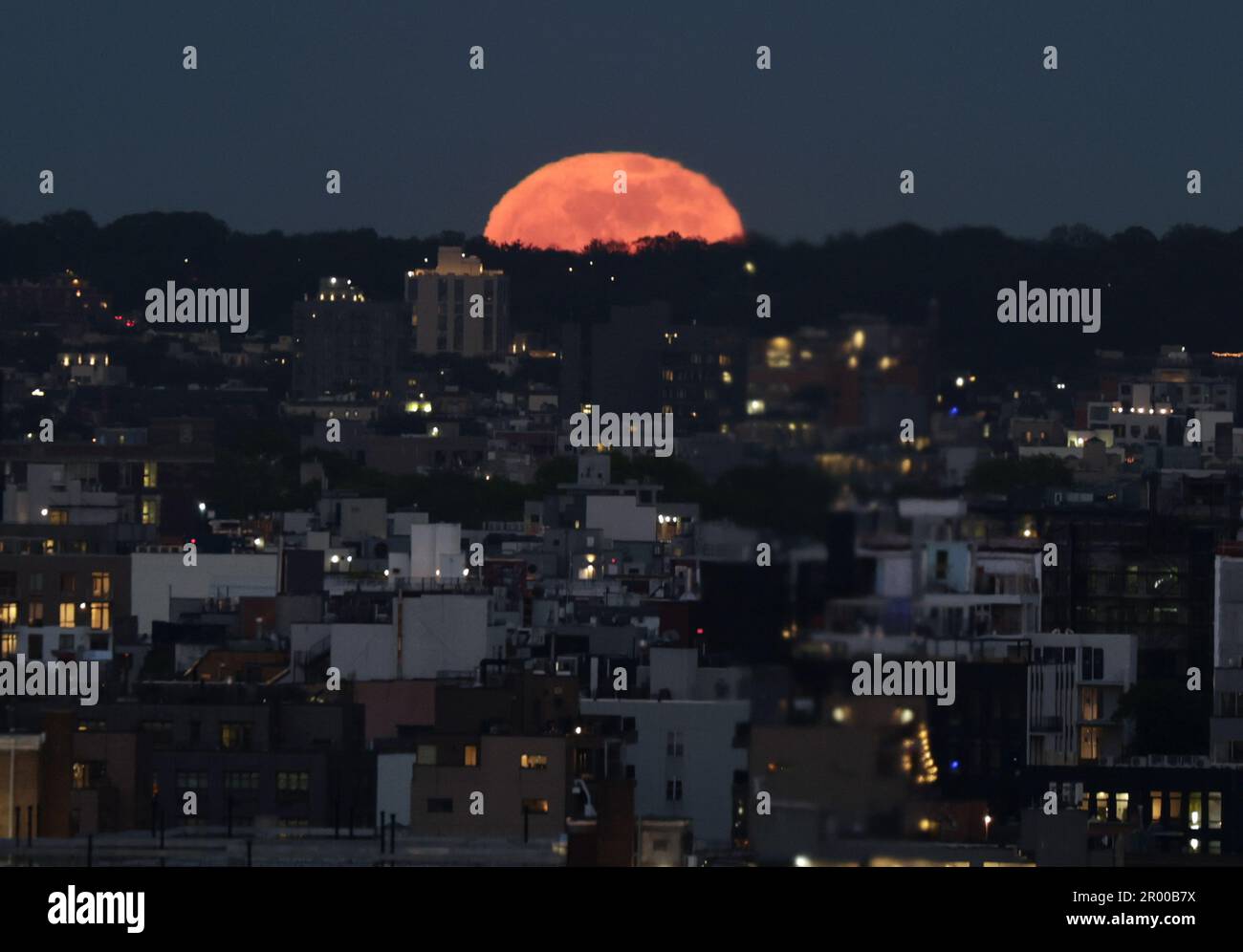 New York, United States. 05th May, 2023. A full "Flower Moon" rises ...