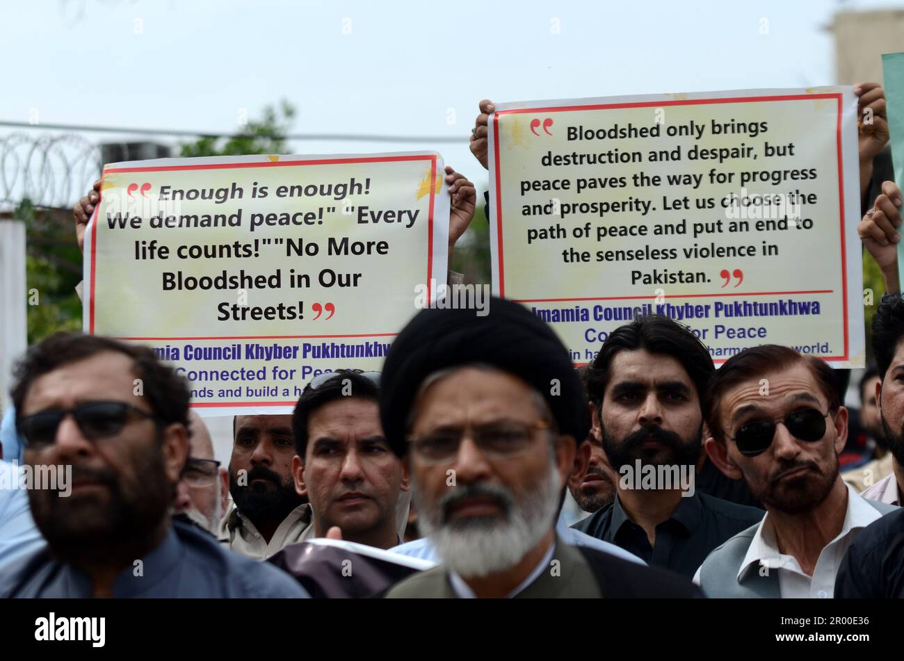 Pakistani Shiite Muslims, supporters of Imamia Student Organization-ISO ...