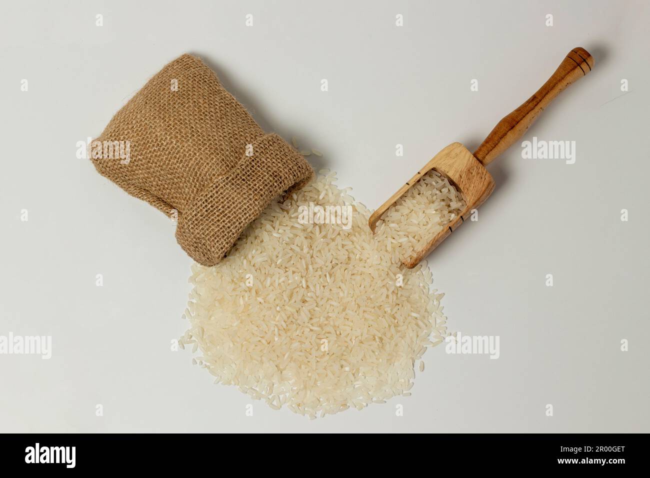 spilled rice grains - white background Stock Photo - Alamy